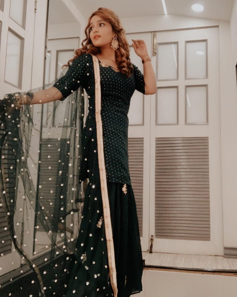 Chitrashi Rawat - Biography, Height & Life Story | Super Stars Bio