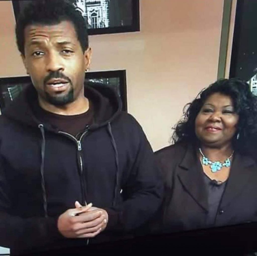 Deon Cole - Biography, Height & Life Story | Super Stars Bio