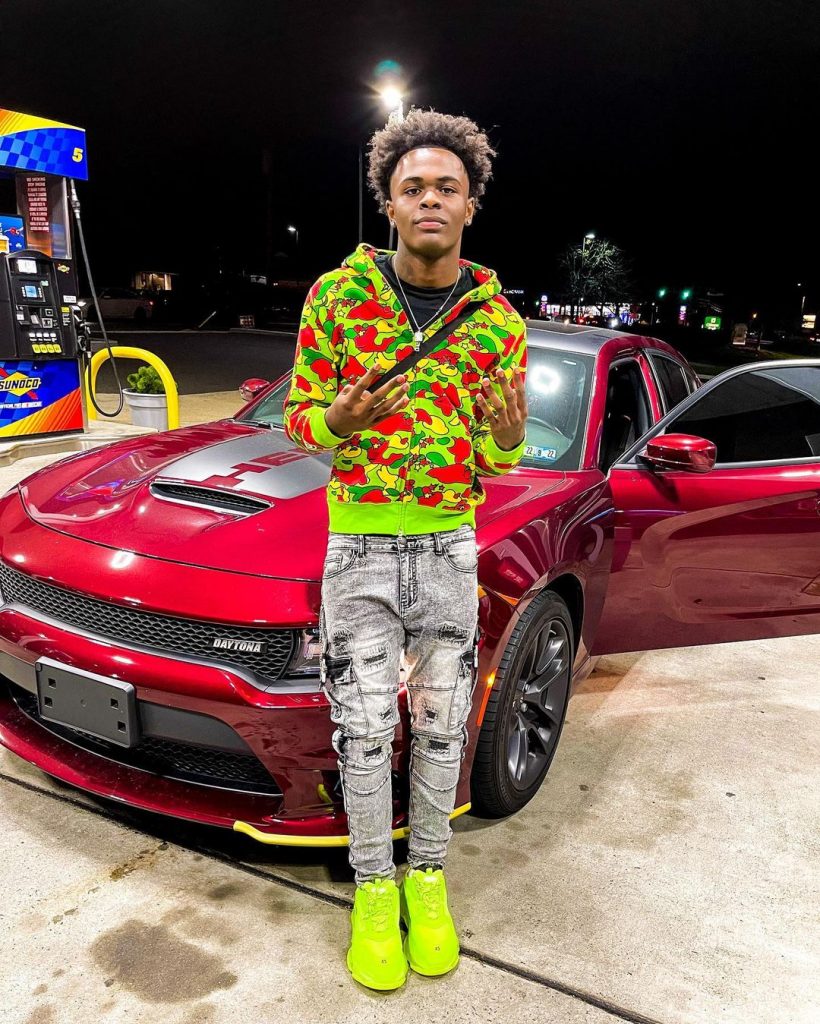 famouswooda - Biography, Height & Life Story | Super Stars Bio