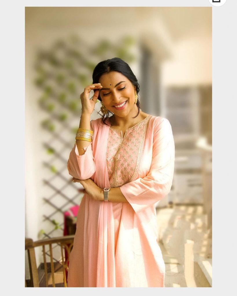 Kranti Redkar - Biography, Height & Life Story | Super Stars Bio