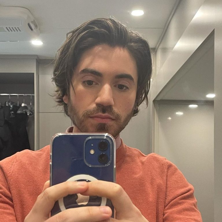 Noah Galvin - Biography, Height & Life Story | Super Stars Bio