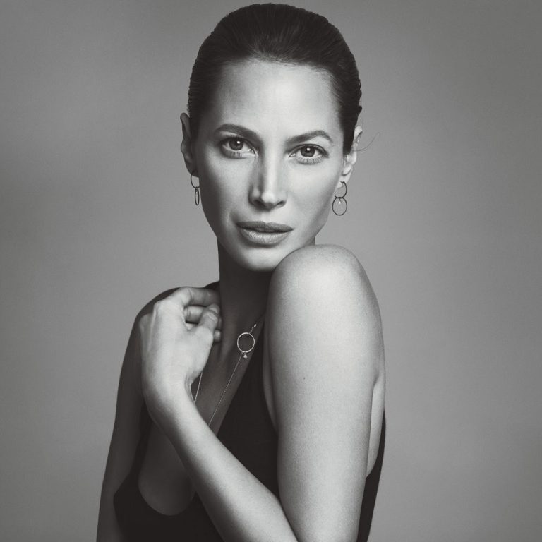 Christy Turlington - Biography, Height & Life Story | Super Stars Bio