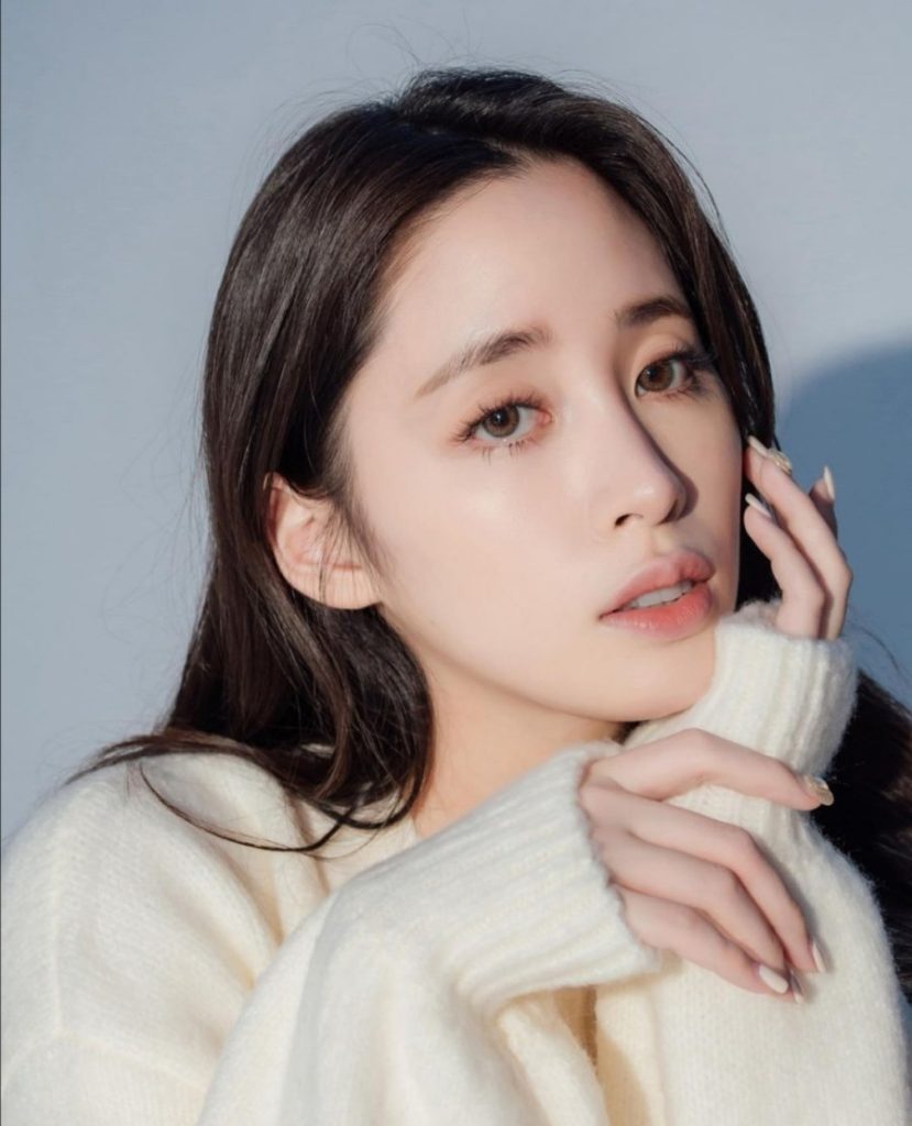 Nini Ouyang - Biography, Height & Life Story | Super Stars Bio