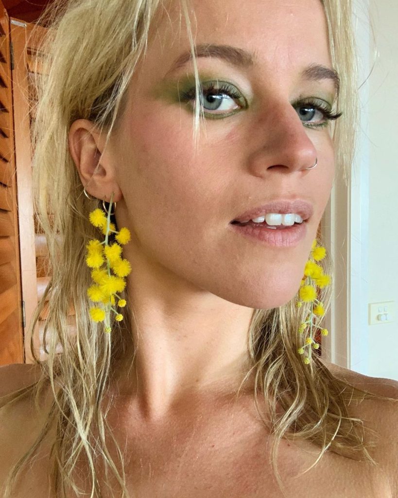 Annie Hamilton - Biography, Height & Life Story | Super Stars Bio