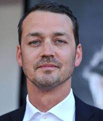 How tall is Rupert Sanders - Super Stars Bio