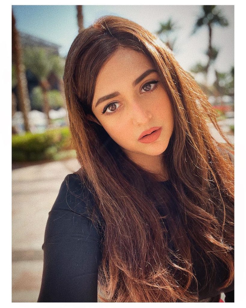 Monali Thakur - Biography, Height & Life Story | Super Stars Bio