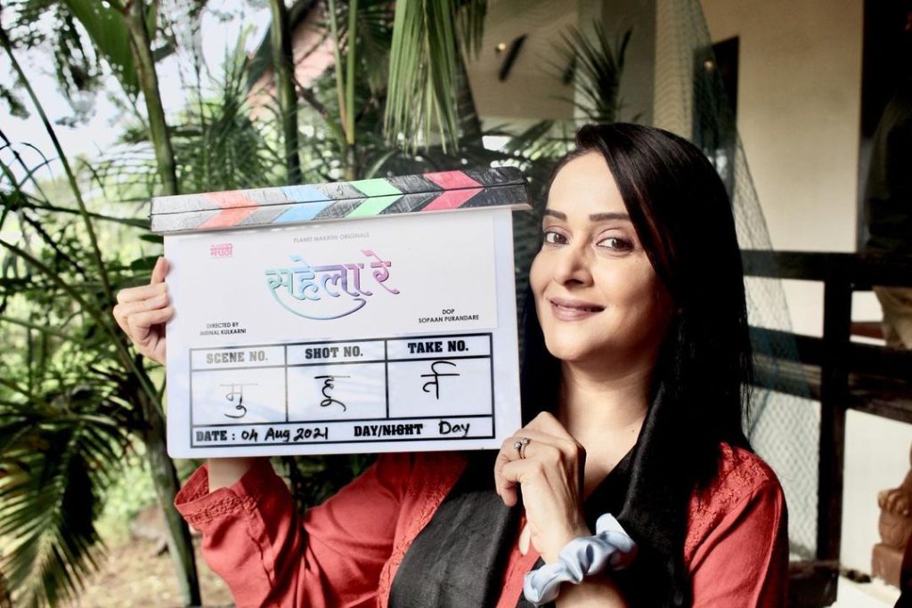 Mrinal Dev-Kulkarni - Biography, Height & Life Story | Super Stars Bio