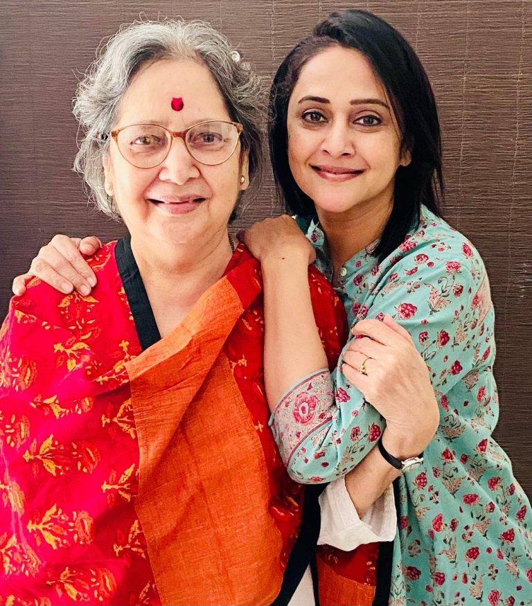 Mrinal Dev-Kulkarni - Biography, Height & Life Story | Super Stars Bio