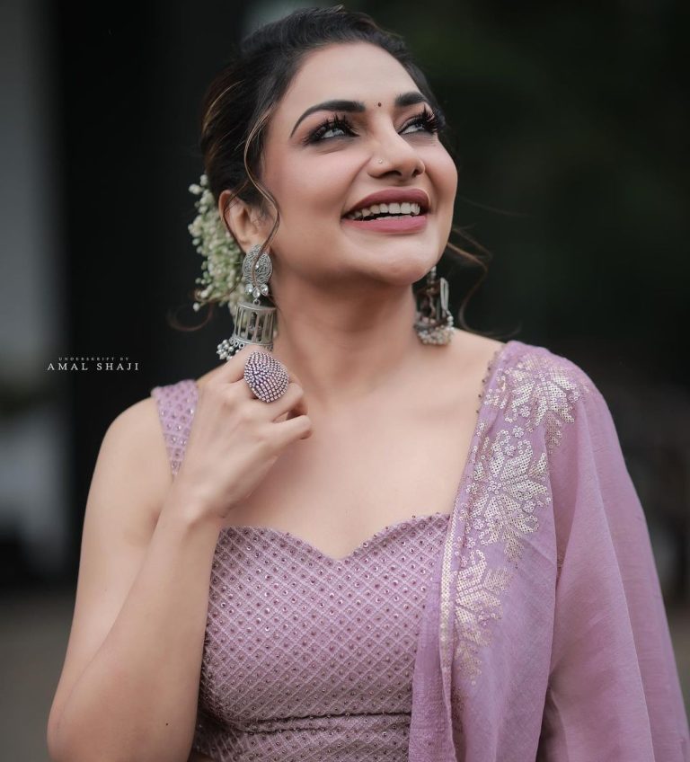 Rimi Tomy - Biography, Height & Life Story | Super Stars Bio