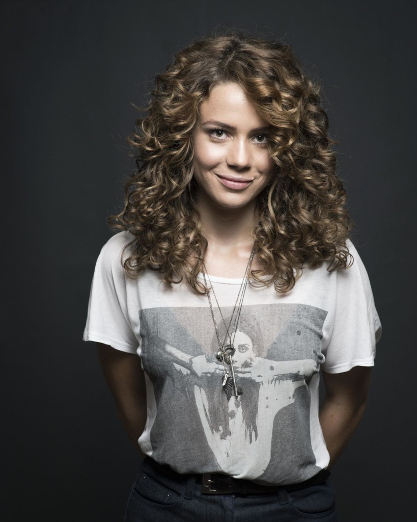 Leandra Leal - Biography, Height & Life Story | Super Stars Bio