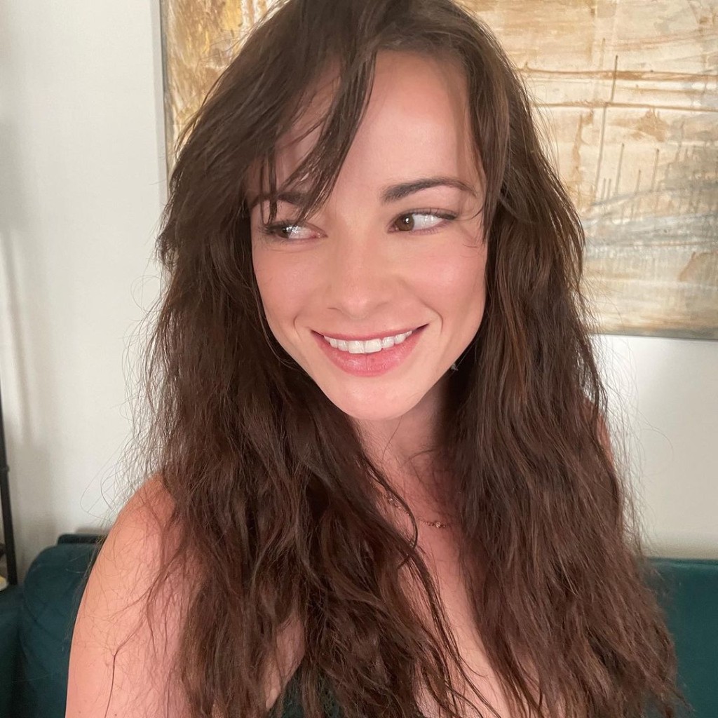 Ashley Rickards - Biography, Height & Life Story | Super Stars Bio