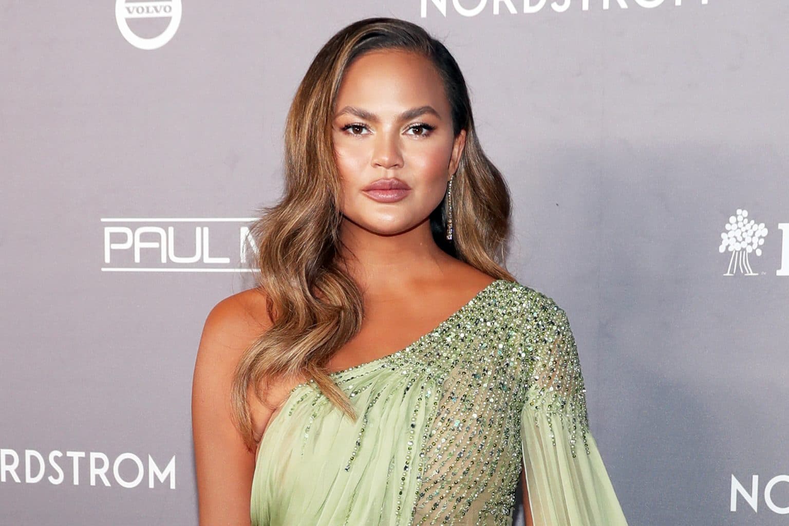 Chrissy Teigen - Biography, Height & Life Story | Super Stars Bio