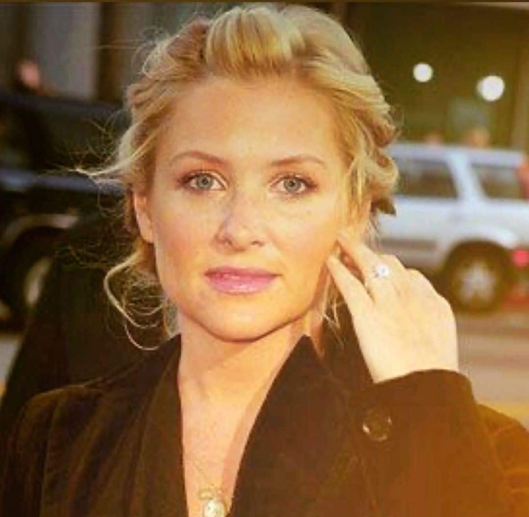 Jessica Capshaw - Biography, Height & Life Story | Super Stars Bio