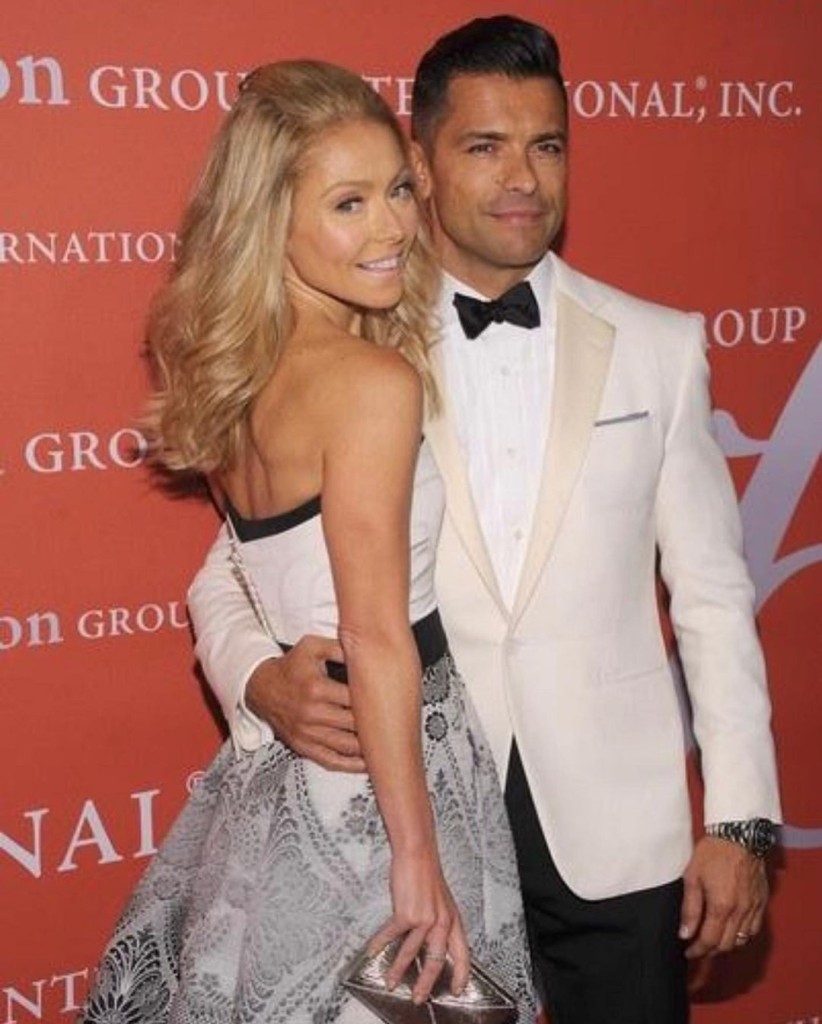 Kelly Ripa - Biography, Height & Life Story | Super Stars Bio