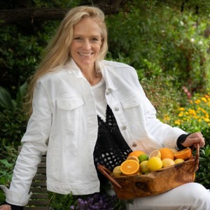 Suzy Amis - Biography, Height & Life Story | Super Stars Bio