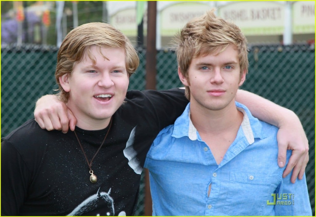 Chris Brochu - Biography, Height & Life Story | Super Stars Bio