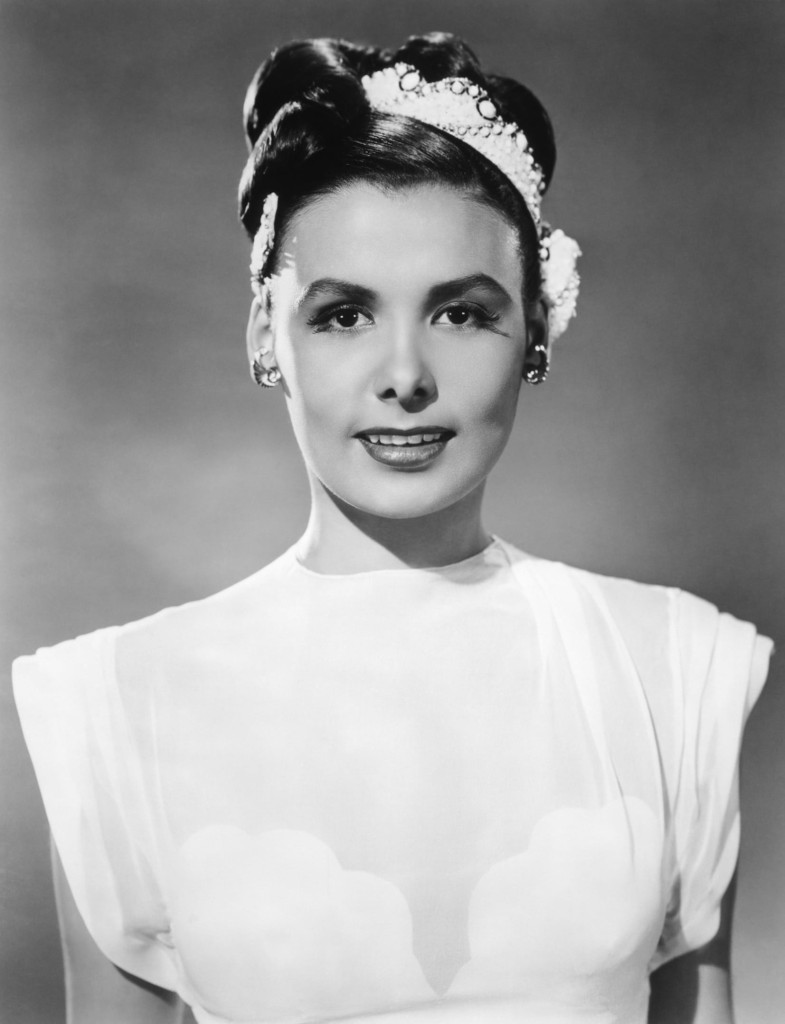 Lena Horne - Biography, Height & Life Story | Super Stars Bio