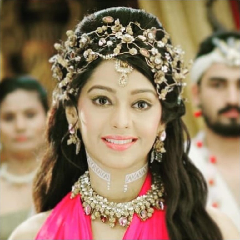 8 Things You Didn't Know About Mugdha Chaphekar - Super Stars Bio