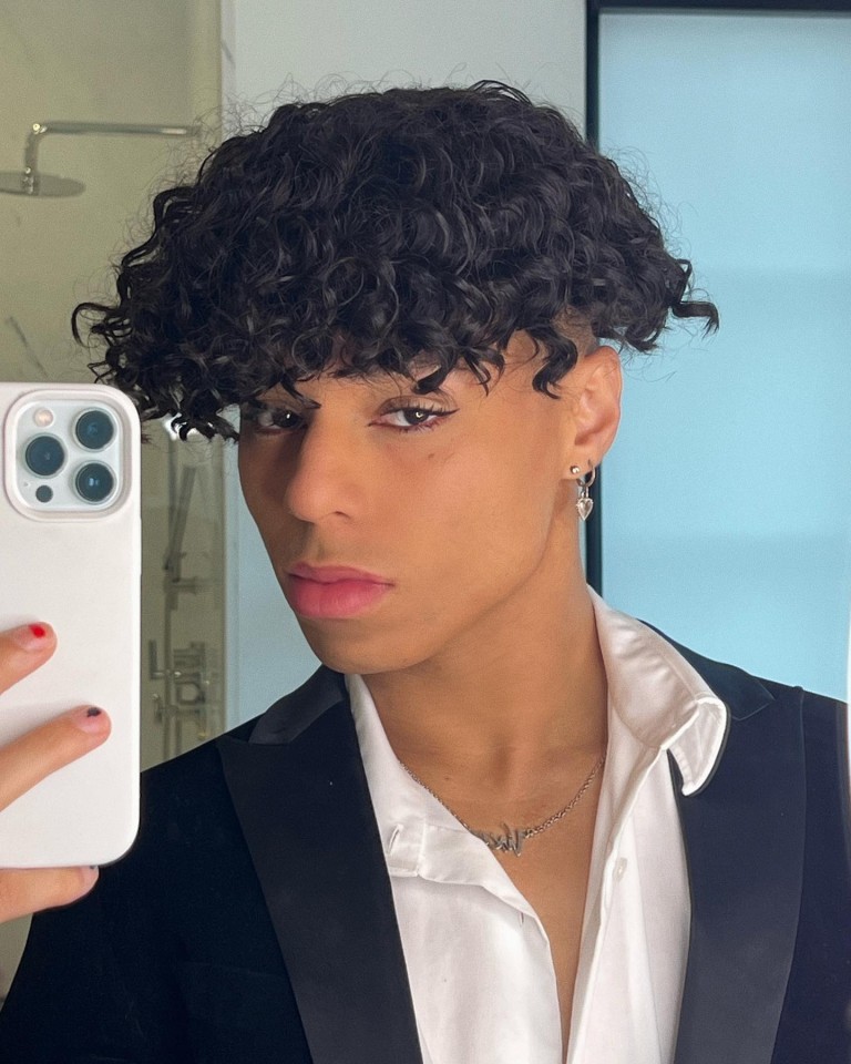 Larray - Biography, Height & Life Story | Super Stars Bio