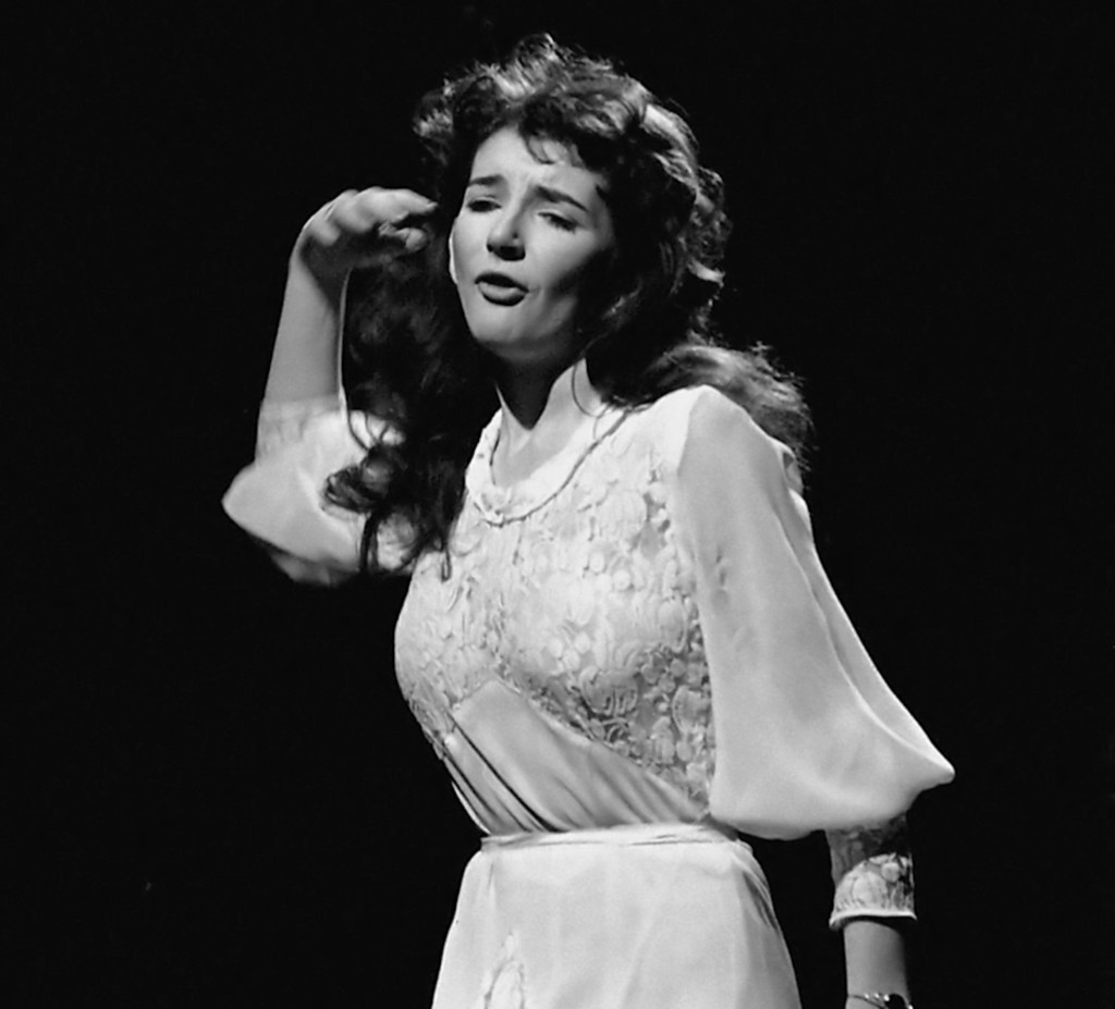 Kate Bush - Biography, Height & Life Story | Super Stars Bio