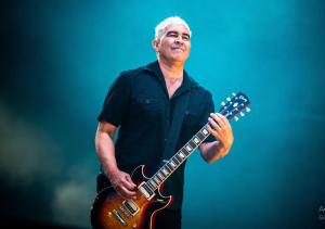Pat Smear - Biography, Height & Life Story | Super Stars Bio
