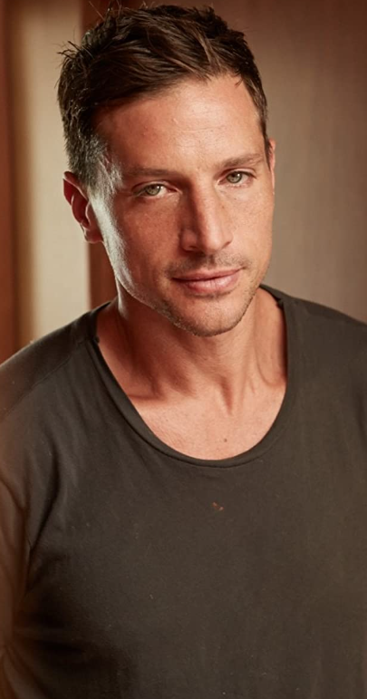 Red Rocket Cast, Actors, Producer, Director, Box office, Salary - Super ...