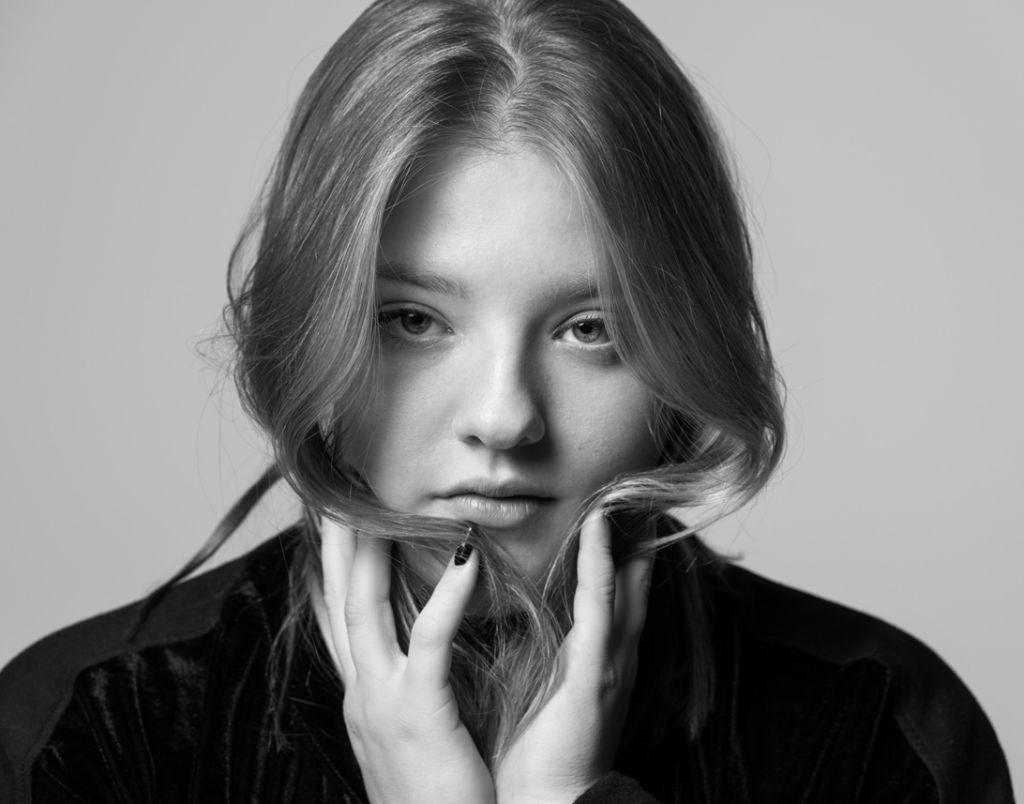 Bones and All Movie Actors Cast, Director, Producer, Roles, Box Office ...