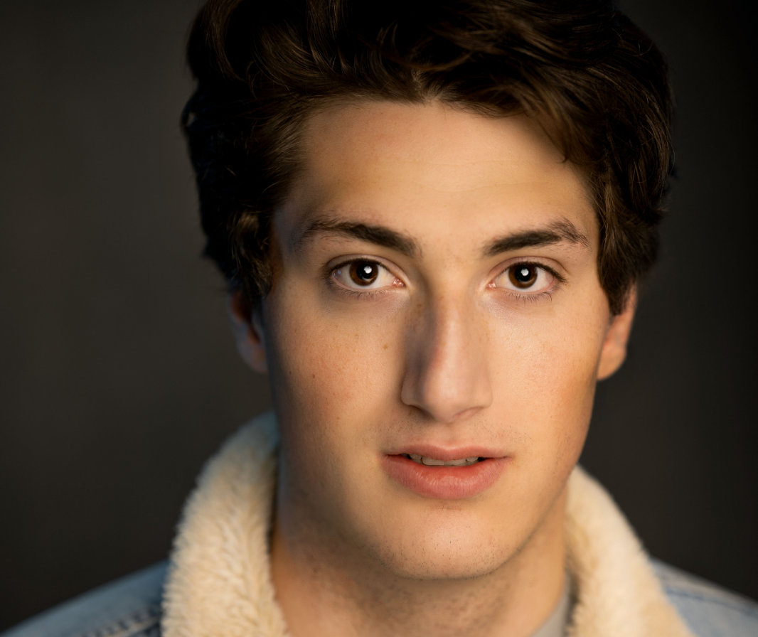 Falling for Christmas Movie Actors Cast, Director, Producer, Roles, Box ...