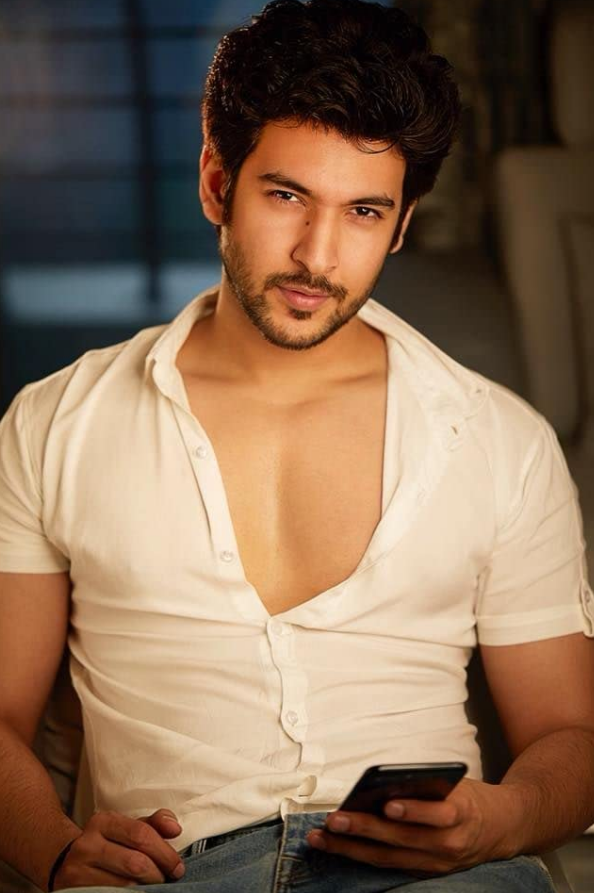 Dheet Patangey Movie Actors Cast, Director, Producer, Roles, Box Office - Super Stars Bio