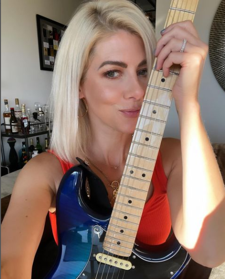 8 Things You Didn't Know About Kelly Rizzo - Super Stars Bio