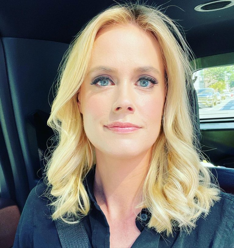 Abigail Hawk - Biography, Height & Life Story | Super Stars Bio