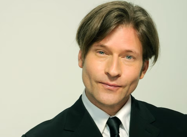 8 Things You Didn't Know About Crispin Glover - Super Stars Bio