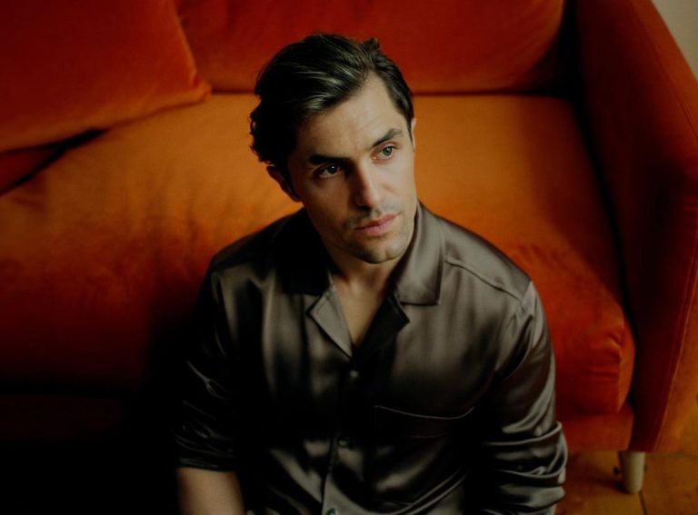 Phil Dunster - Biography, Height & Life Story | Super Stars Bio