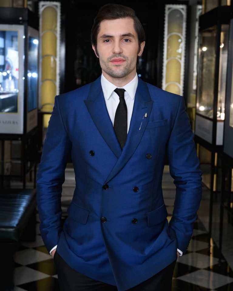 Phil Dunster - Biography, Height & Life Story | Super Stars Bio