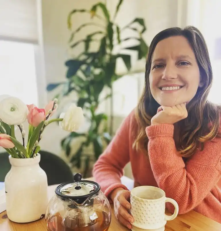 Chloé Hollings - Biography, Height & Life Story | Super Stars Bio