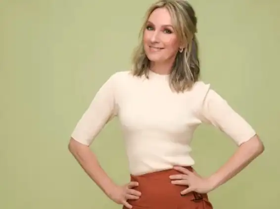 Lisa McCune - Biography, Height & Life Story | Super Stars Bio