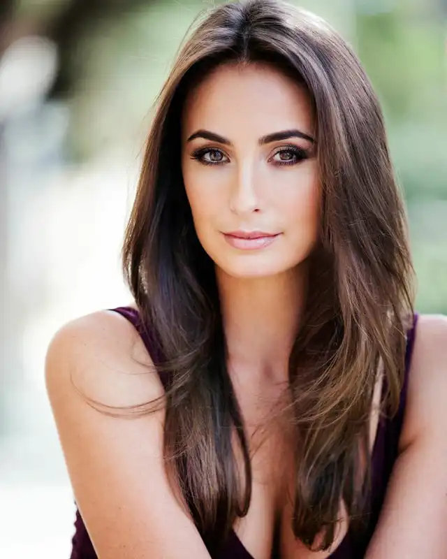 Bree Robertson - Biography, Height & Life Story | Super Stars Bio