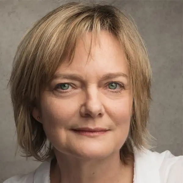 Sarah Woodward - Biography, Height & Life Story | Super Stars Bio