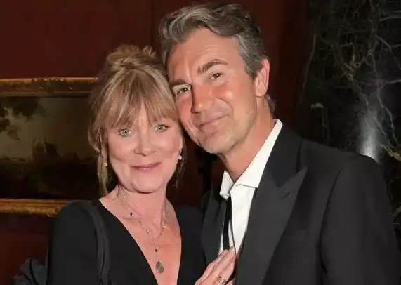 Alexander Hanson - Biography, Height & Life Story | Super Stars Bio