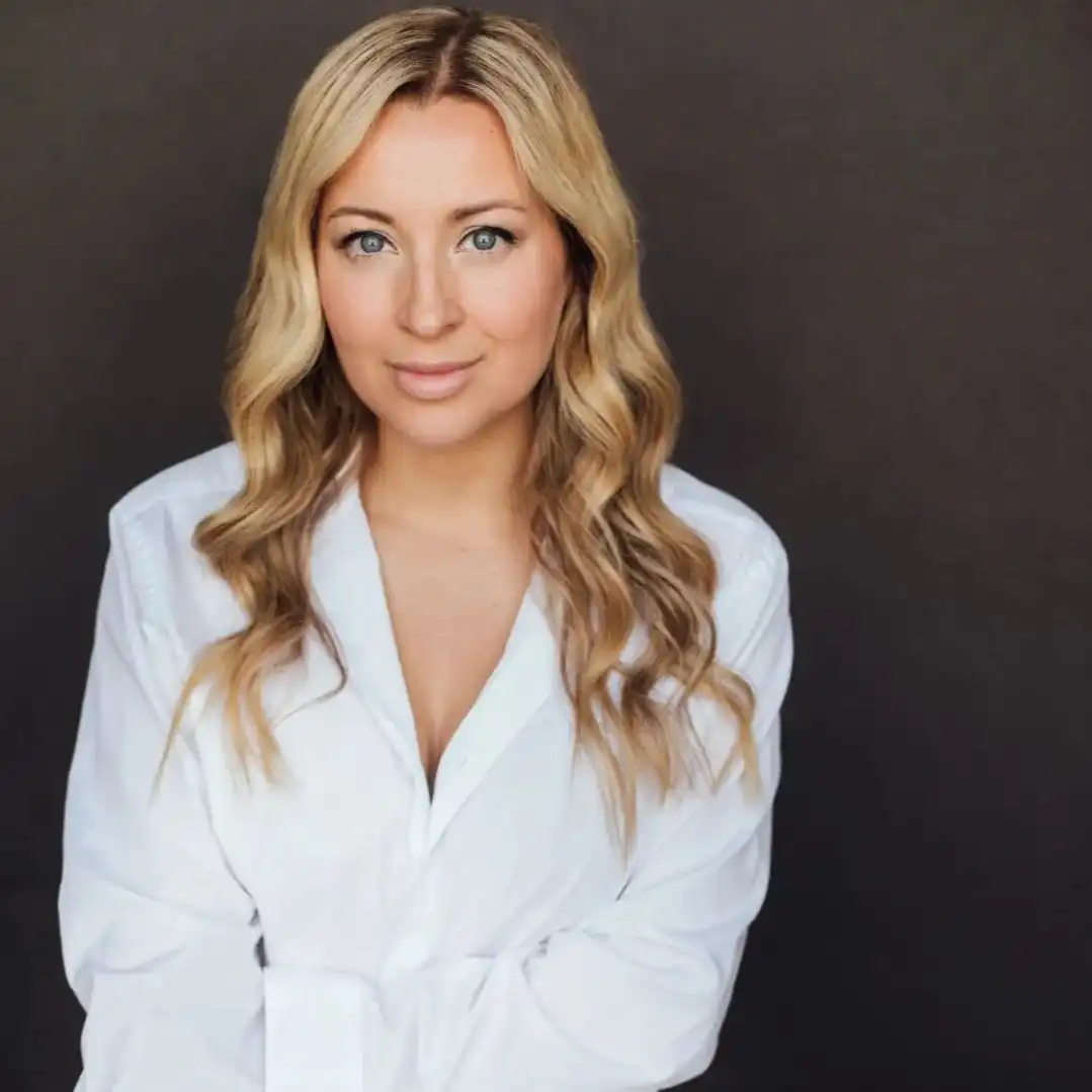 Ashley Leggat - Biography, Height & Life Story | Super Stars Bio