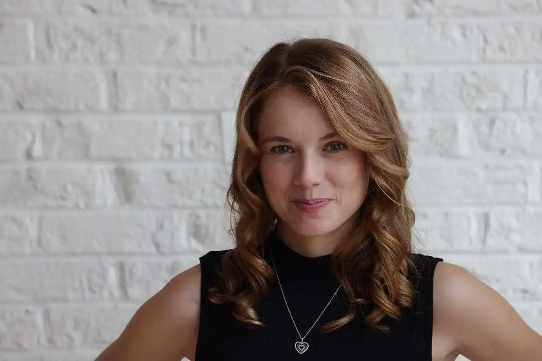 Laura Wiggins - Biography, Height & Life Story | Super Stars Bio